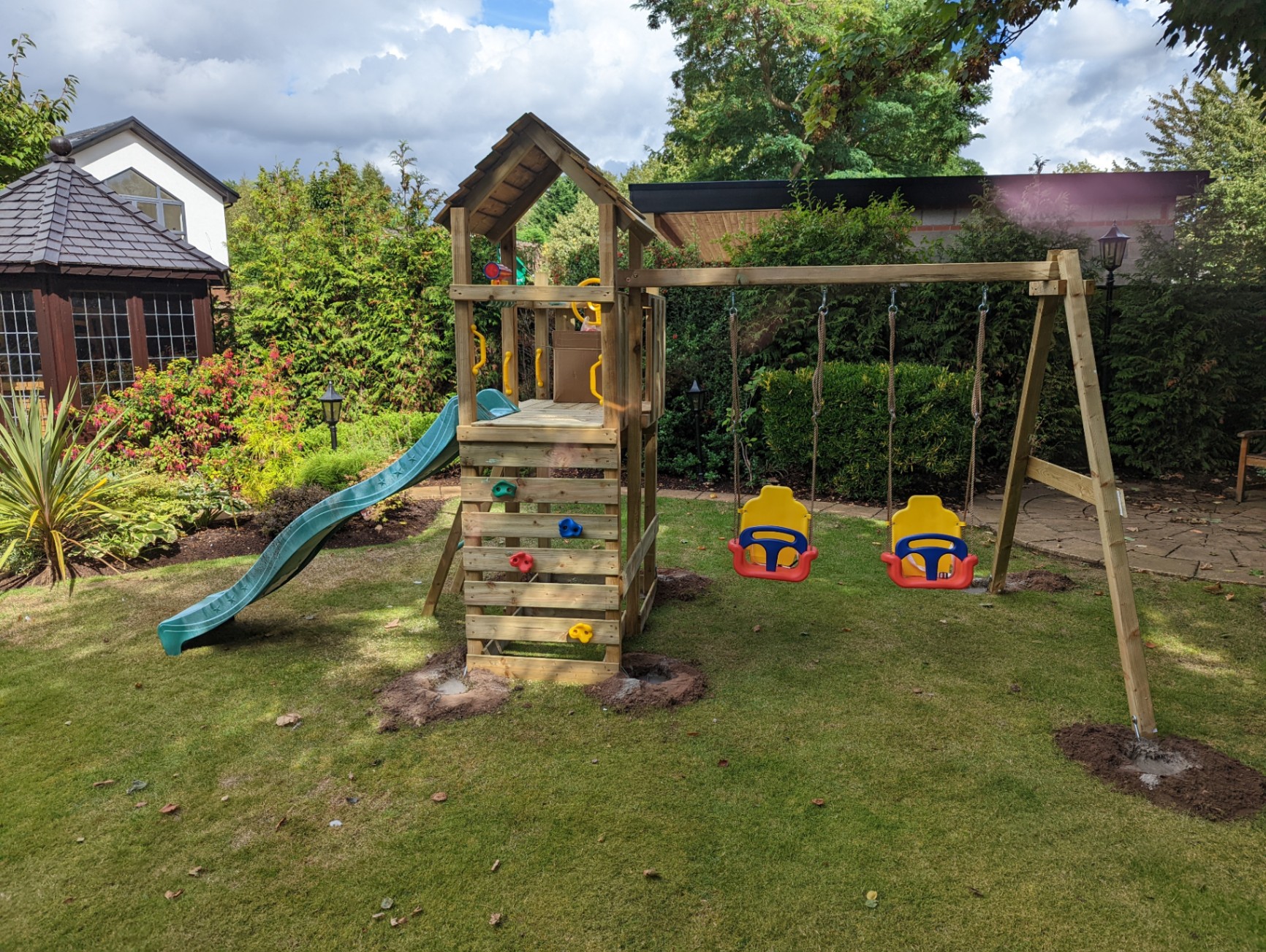 Should You Install Your Online-Bought Climbing Frame Yourself? Pros ...